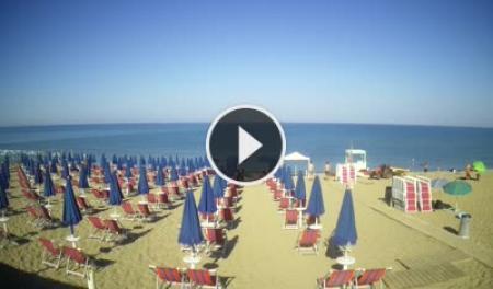 Webcam Tirrenia: Spiaggia di Tirrenia - Webcam Galore